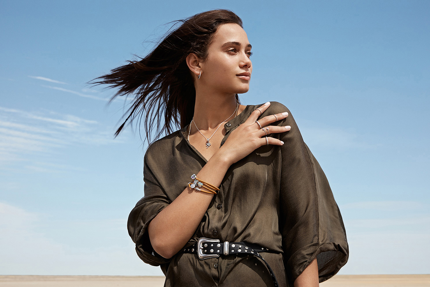 Aυτό το καλοκαίρι οι πιο stylish εμφανίσεις έχουν την υπογραφή της ...