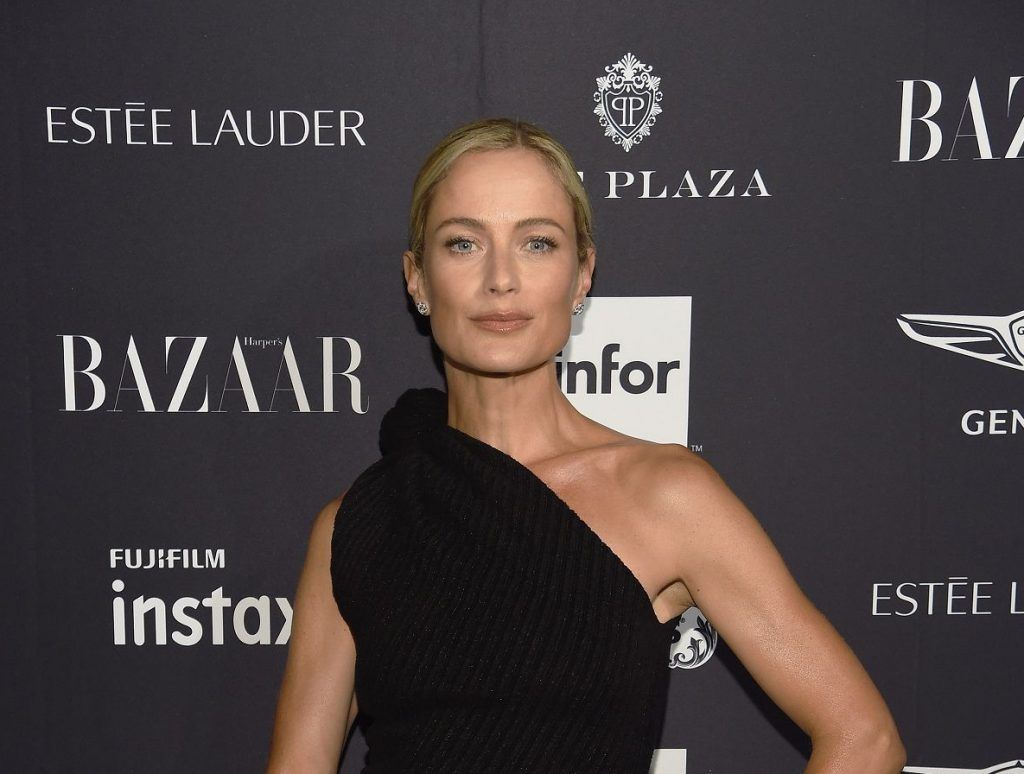 H Carolyn Murphy γιορτάζει τα 45της χρόνια με μια υπέροχη γυμνή ...