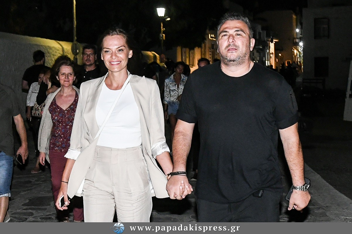 Βρείτε κάποια που να σας κοιτάει όπως η Υβόννη Μπόσνιακ τον Αντώνη Ρέμο ...