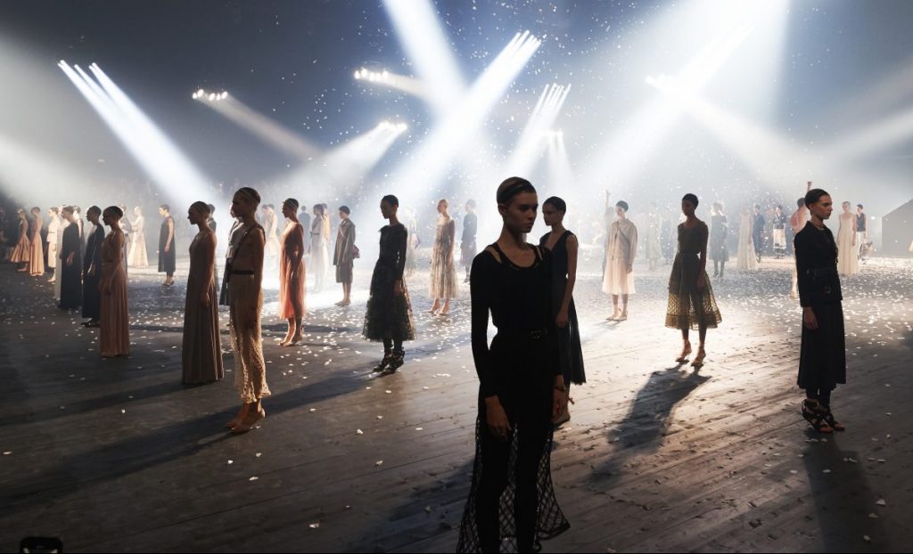 Dior: Η φωτογράφιση στην Ακρόπολη, στις εφημερίδες όλου του κόσμου ...