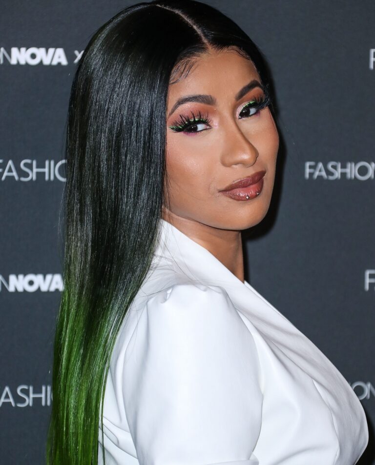Η Cardi B αποκάλυψε το νέο της εντυπωσιακό, floral tattoo | Marie ...
