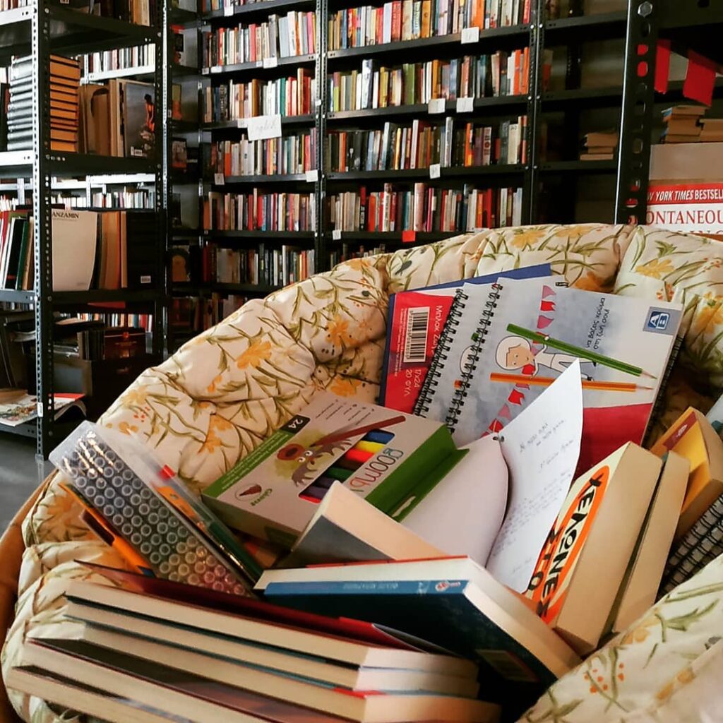 We Need Books: Η πρώτη πολυγλωσσική βιβλιοθήκη της Αθήνας είναι το ...