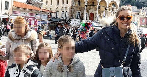 Μαριέττα Χρουσαλά: Χαλαρό και άνετο στυλ στη βόλτα με τα παιδιά της ...