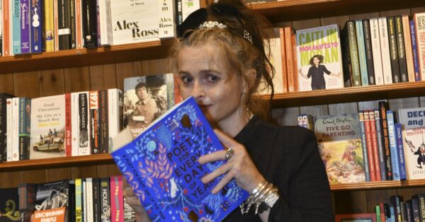 Η Helena Bonham Carter έγινε η πρώτη γυναίκα πρόεδρος της Βιβλιοθήκης ...