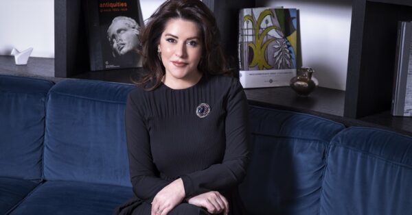 Luela Hajdaraga: «Τα στερεότυπα υπάρχουν για ανθρώπους που αρνούνται να ...