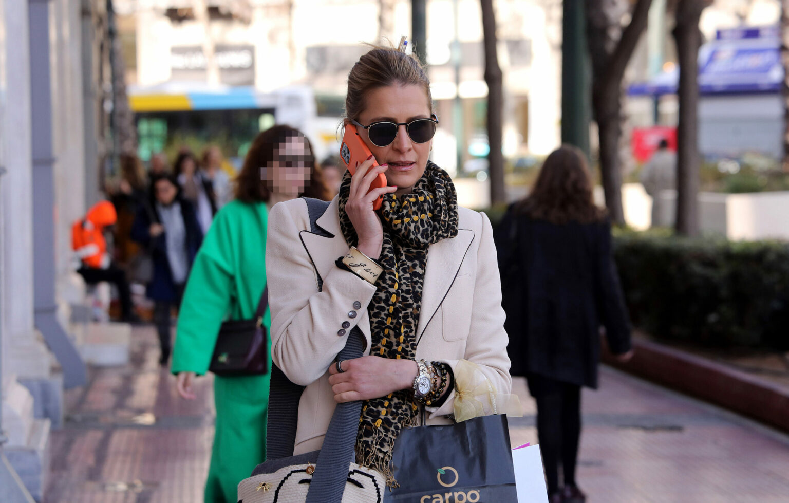 Τatiana Blatnik: Το αξεσουάρ που έδωσε ενδιαφέρον στην casual εμφάνισή ...