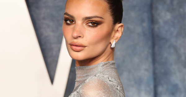 Η Emily Ratajkowski με το πιο cool pixie κούρεμα στα μαλλιά | Marie ...