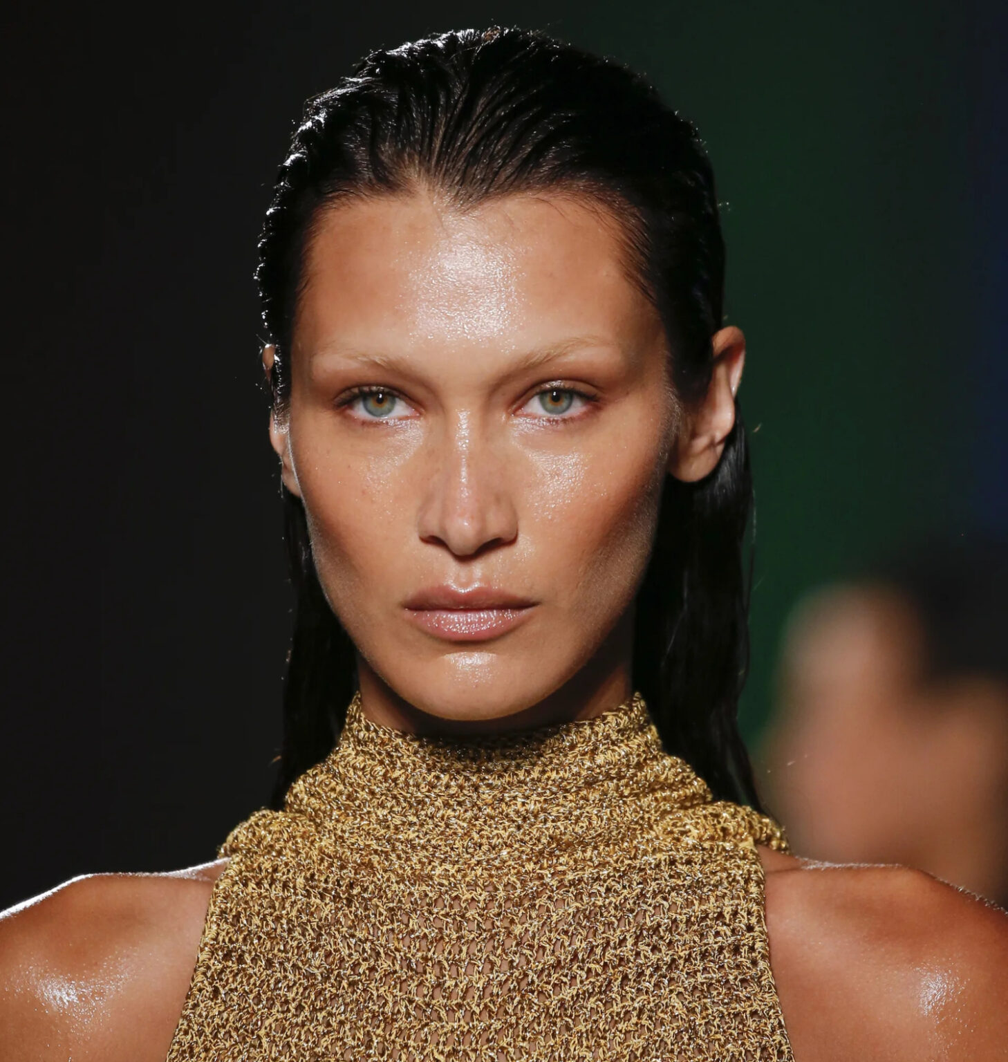 Smoky Hair: Η απόχρωση μαλλιών που θα γίνει huge τάση μέσα στο 2021 ...