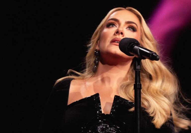 H Adele με εκθαμβωτικό διαμαντένιο φόρεμα σε εμφάνισή της στο Las Vegas | Marie Claire | Ό,τι ...