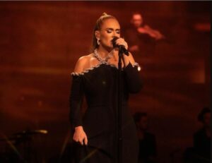 H Adele με εκθαμβωτικό διαμαντένιο φόρεμα σε εμφάνισή της στο Las Vegas | Marie Claire | Ό,τι ...