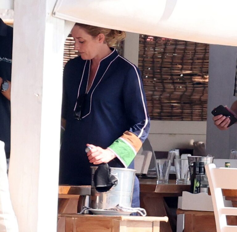 H πρόεδρος του Ευρωπαϊκού Κοινοβουλίου, Roberta Metsola, στη Μύκονο ...