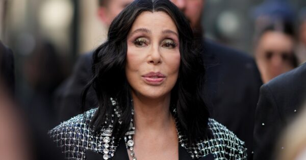 Cher: Απαντά για πρώτη φορά στην κατηγορία ότι οργάνωσε την απαγωγή του ...