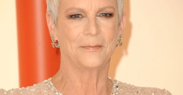 Jamie Lee Curtis: «Προστατεύστε τα παιδιά σας από τις εικόνες του ...