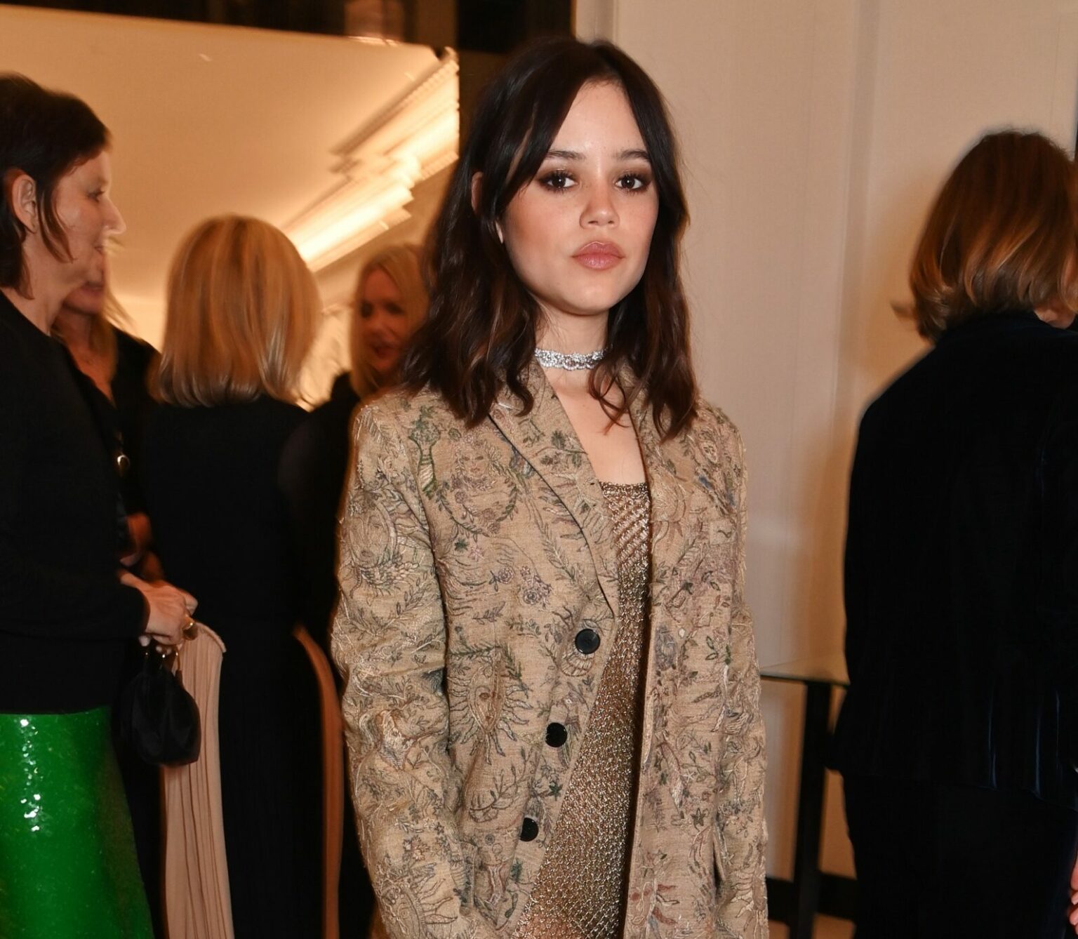 Εmmy 2024: Η Jenna Ortega φόρεσε το πιο παραμυθένιο Dior φόρεμα | Marie ...