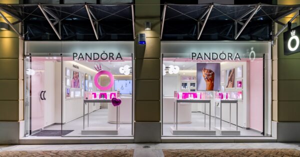 Ένα εορταστικό διήμερο με την Pandora | Marie Claire | Ό,τι έχει ...