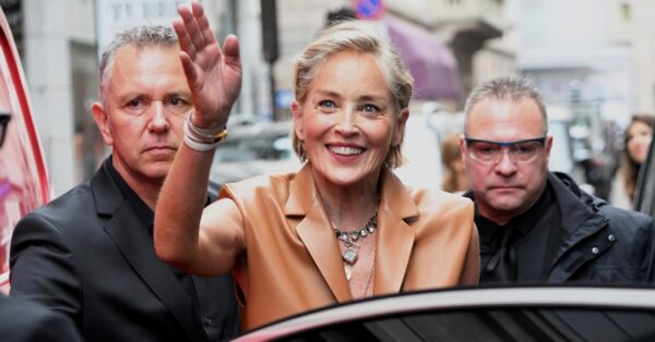 H Sharon Stone για τη σεξουαλική παρενόχληση που δέχτηκε: «Έβγαλε το ...