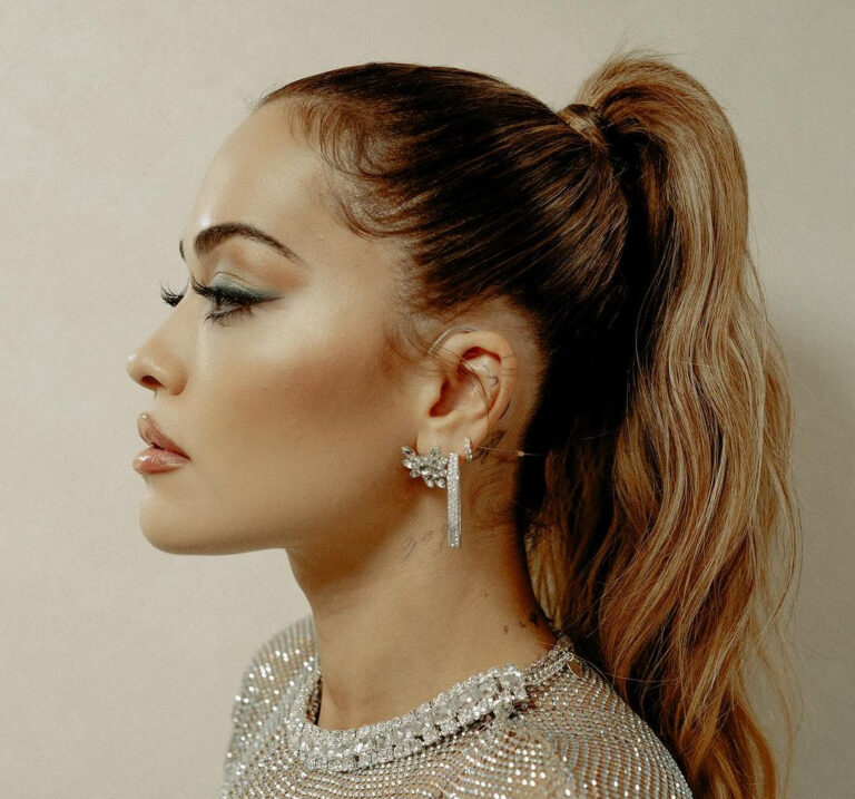 Η Rita Ora μας δίνει έμπνευση να ξαναφορέσουμε το αγαπημένο μας