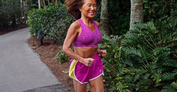 Η 76χρονη μαραθωνοδρόμος που συνεχίζει να σπάει το ένα ρεκόρ μετά το ...