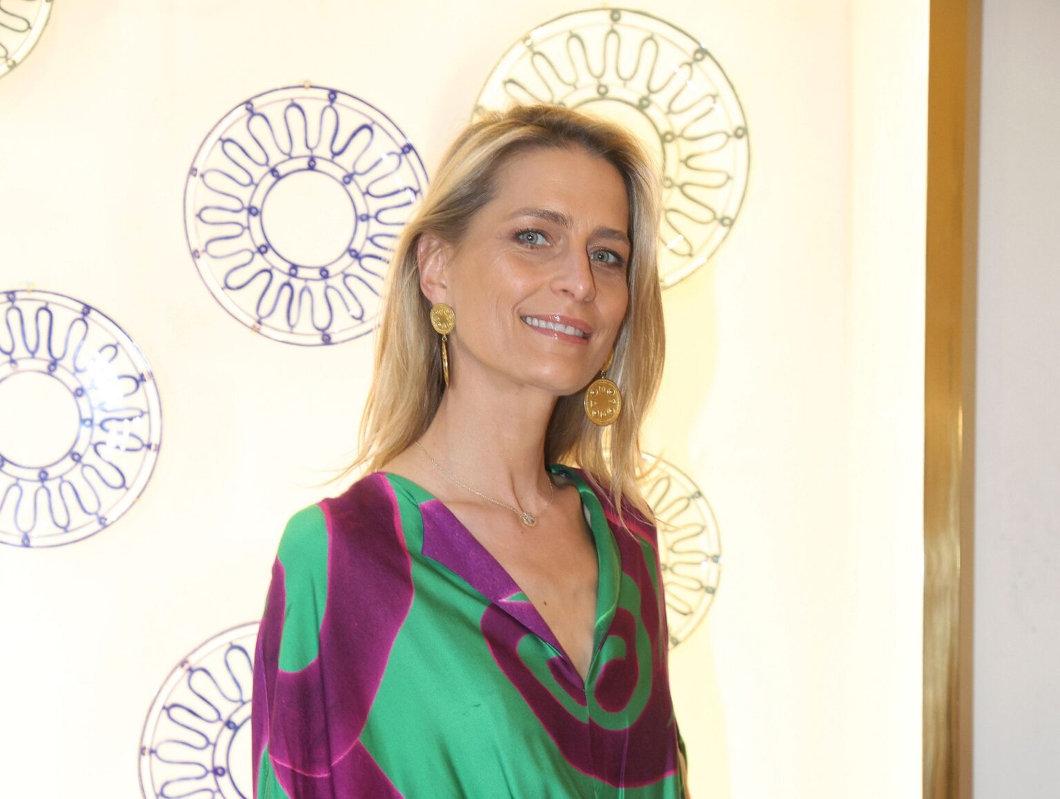 Τatiana Blatnik: Το αξεσουάρ που έδωσε ενδιαφέρον στην casual εμφάνισή ...