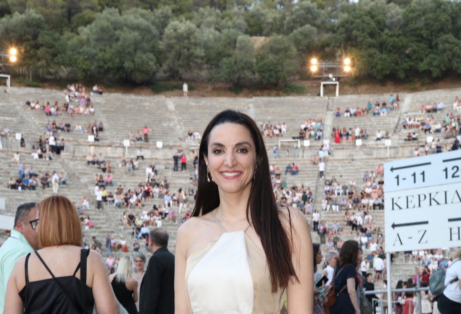 Κατερίνα Ευαγγελάτου: Το φλούο κοστούμι της που θύμισε καλοκαίρι ...