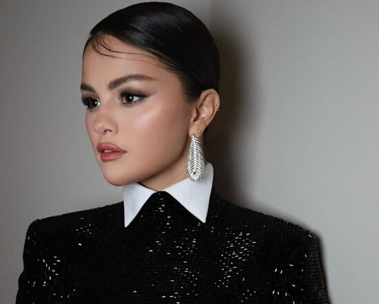 H Stella Maxwell είναι η νέα μούσα της Σήλιας Κριθαριώτη | Marie Claire ...