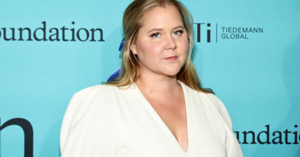 Amy Schumer: Ανακάλυψε ότι πάσχει από το σύνδρομο Cushing χάρη σε ...