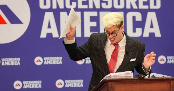 Milo Yiannopoulos: Ο Ελληνοβρετανός ακροδεξιός σχολιαστής και ...
