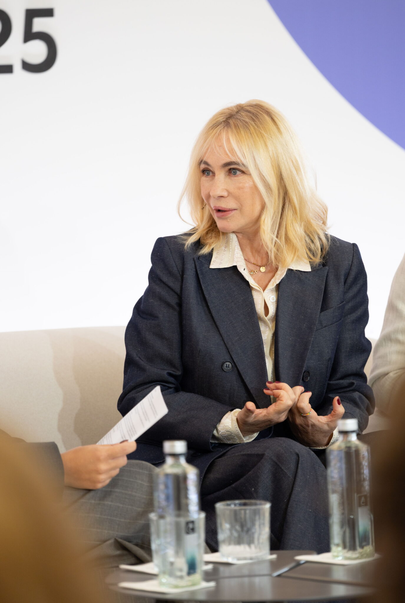 Βίντεο – Η Emmanuelle Béart στο Power Trip για την αιμομικτική ...