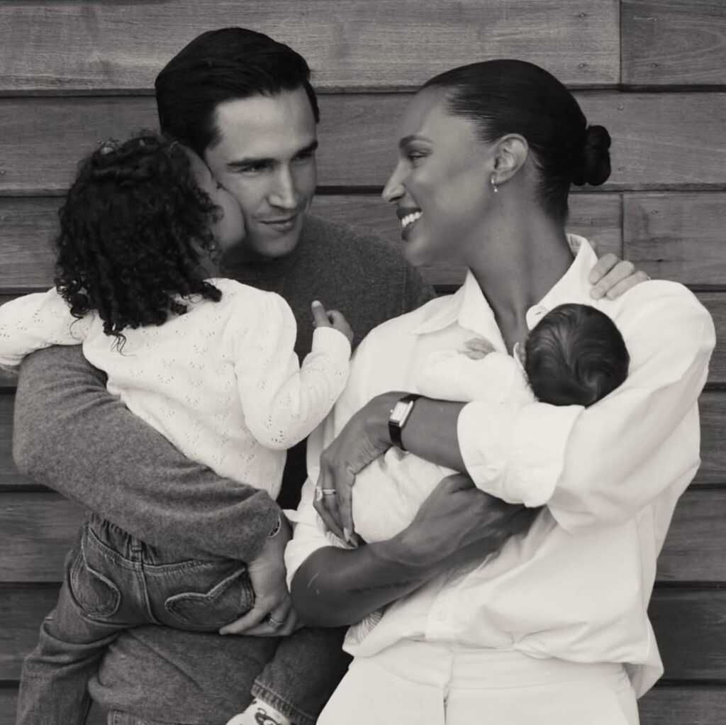 Jasmine Tookes: Γέννησε δύο εβδομάδες αφού είχε περπατήσει στην ...