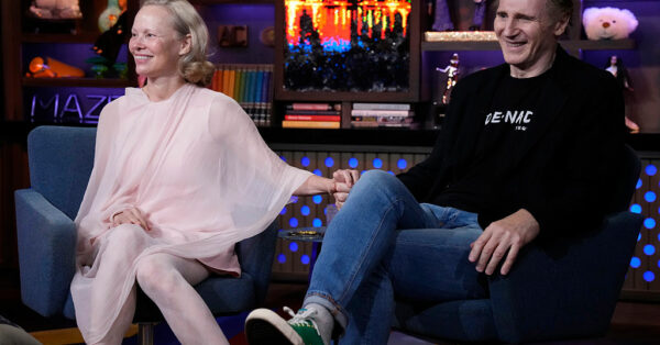 Pamela Anderson: Τελικά, υπήρξε ζευγάρι με τον Liam Neeson; | Marie Claire | Ό,τι έχει σημασία ...