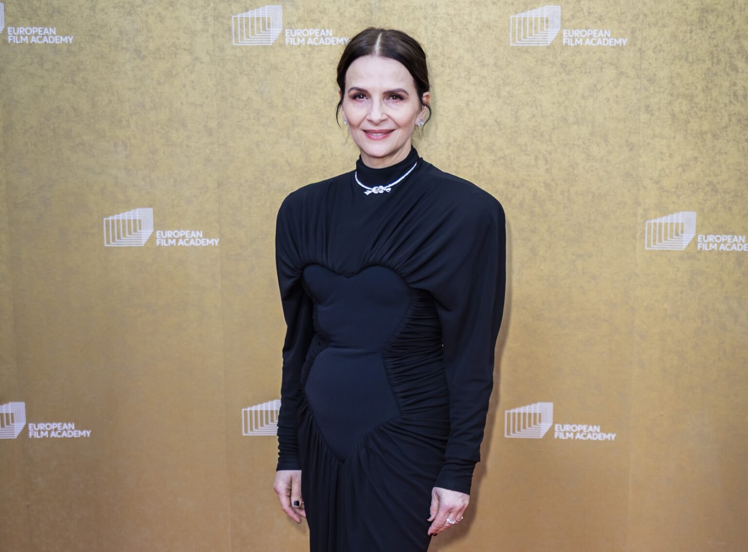Η Juliette Binoche φόρεσε Stella McCartney στα European Film Awards ...